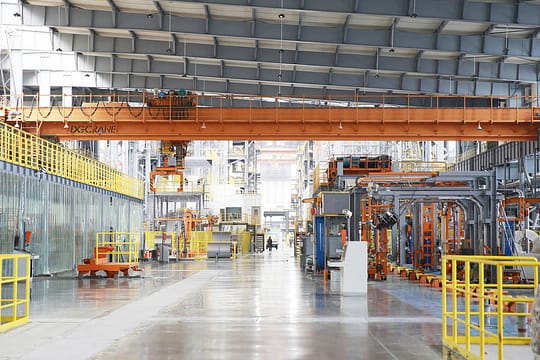 5 Types Of Cranes Used In Factories | DGCRANE