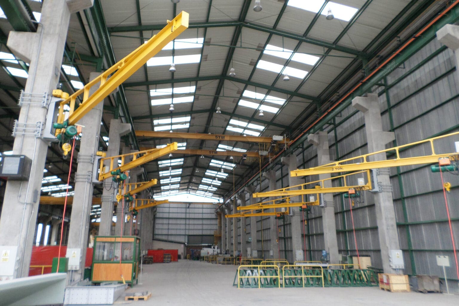 Wall Mounted Jib Crane Installation (With Infographic) | DGCRANE