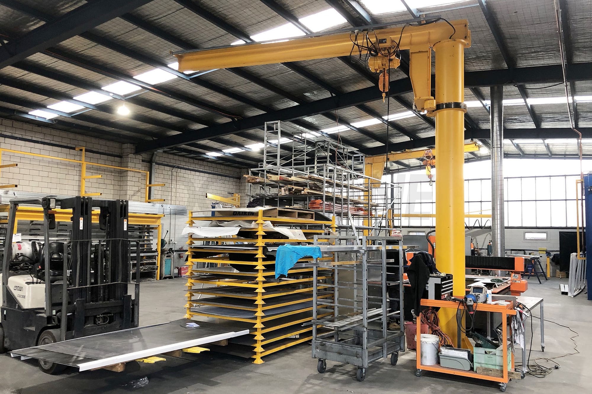 5 Types of Cranes Used in Factories | DGCRANE